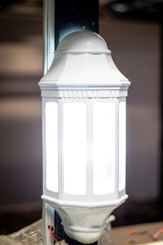 OUTDOOR WALL FIXTURE - Dunn's