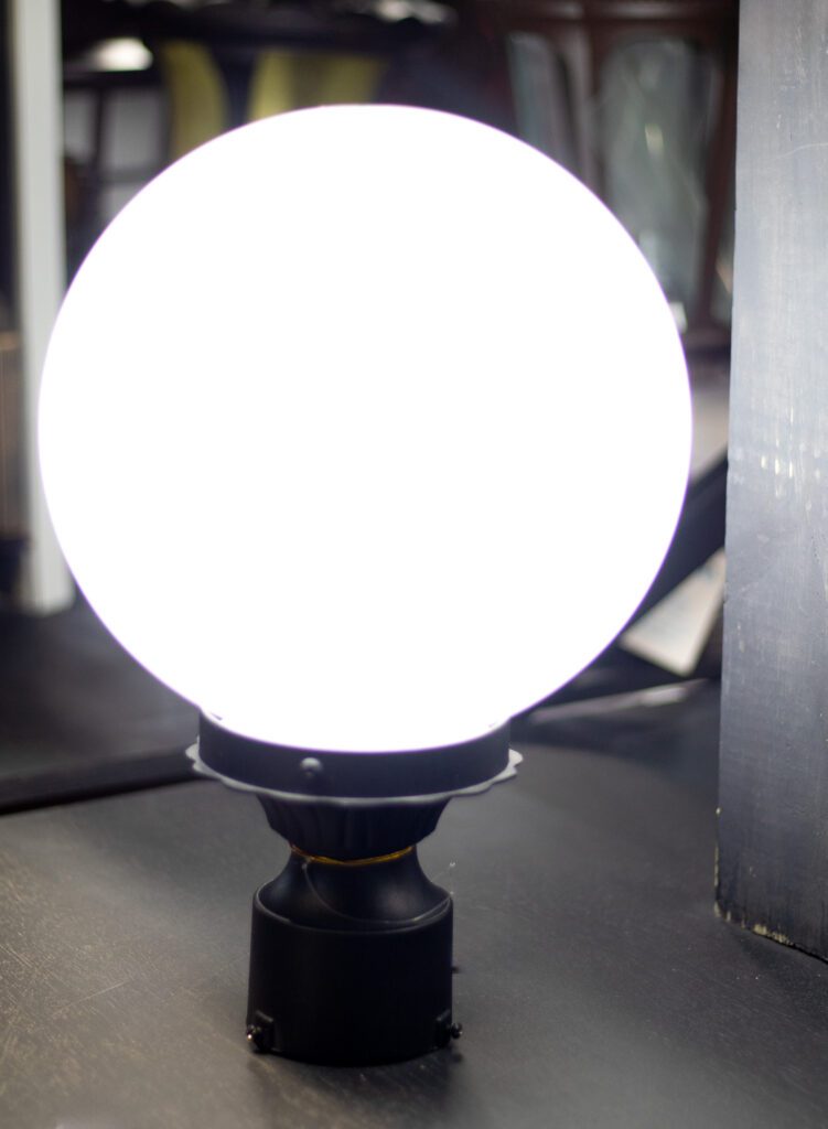 OUTDOOR POST TOP FIXTURE - Dunn's
