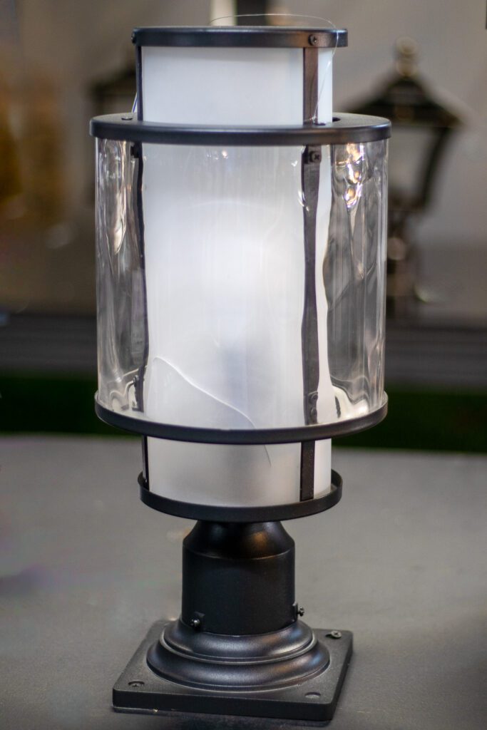 OUTDOOR POST TOP FIXTURE - Dunn's