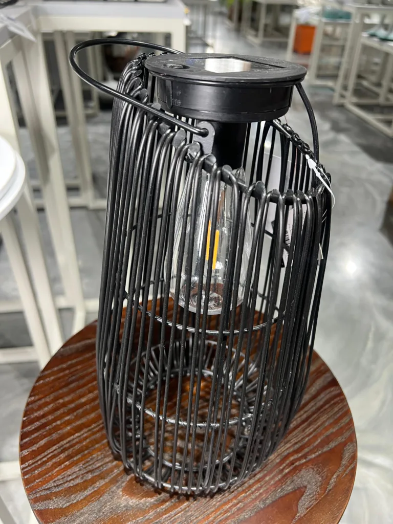 DECORATIVE SOLAR LANTERN - Dunn's